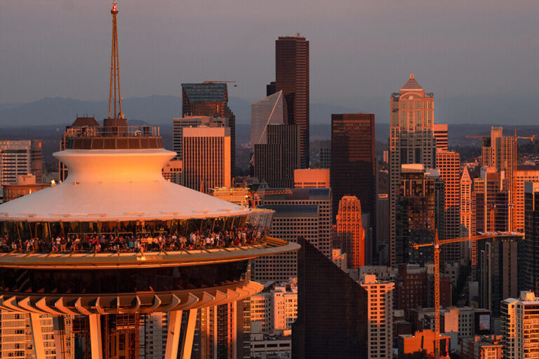 Space Needle - 605' Observation Tower in Seattle, USA | WFGT