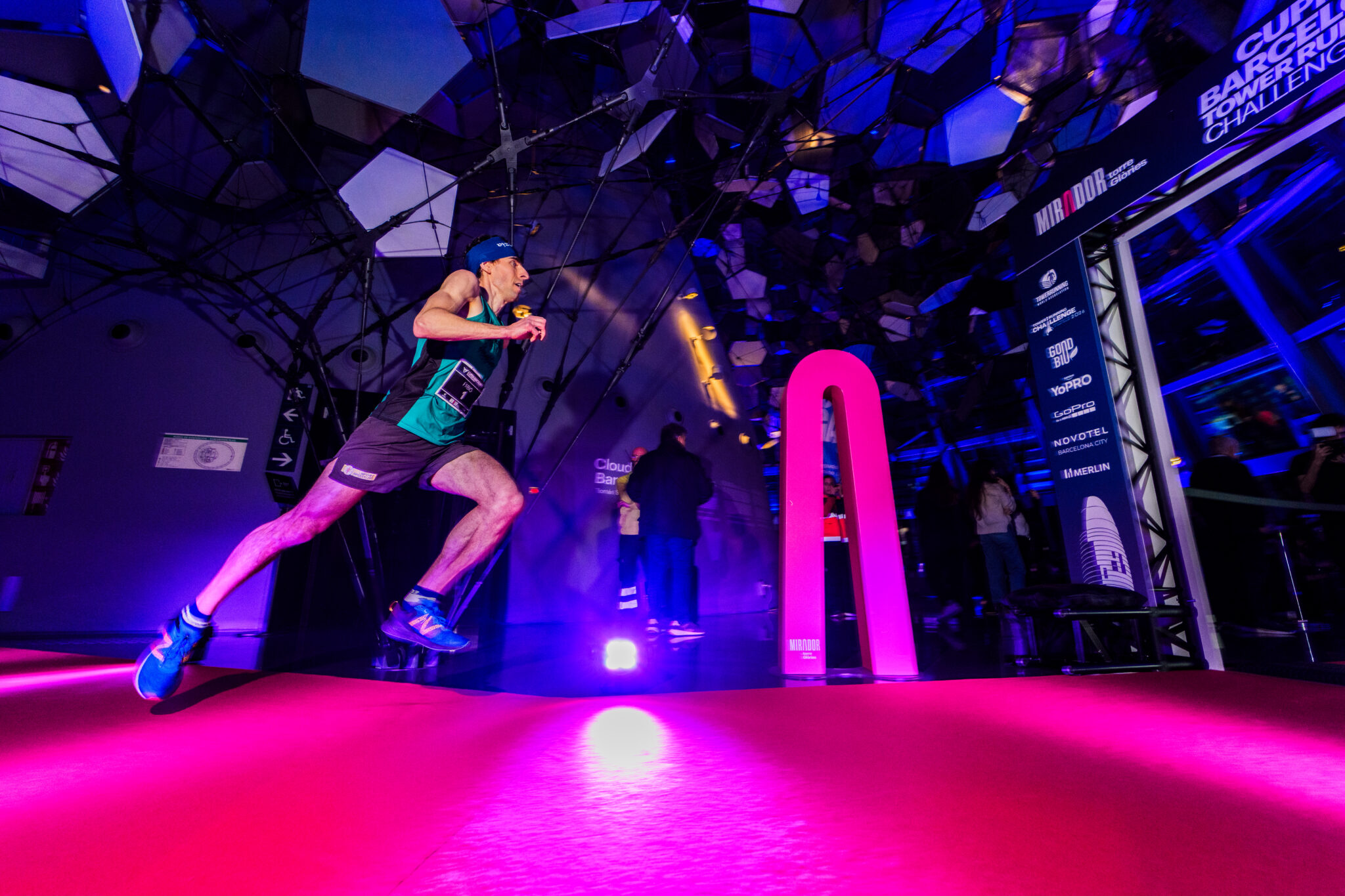 CUPRA Barcelona Tower Running Challenge 2026 am Mirador Torre Glòries ...