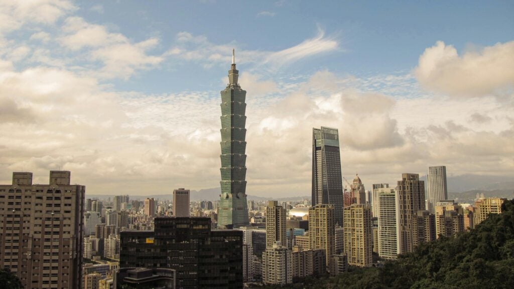 Alex Honnold Takes on Taipei 101 in Historic Live Climb | World ...